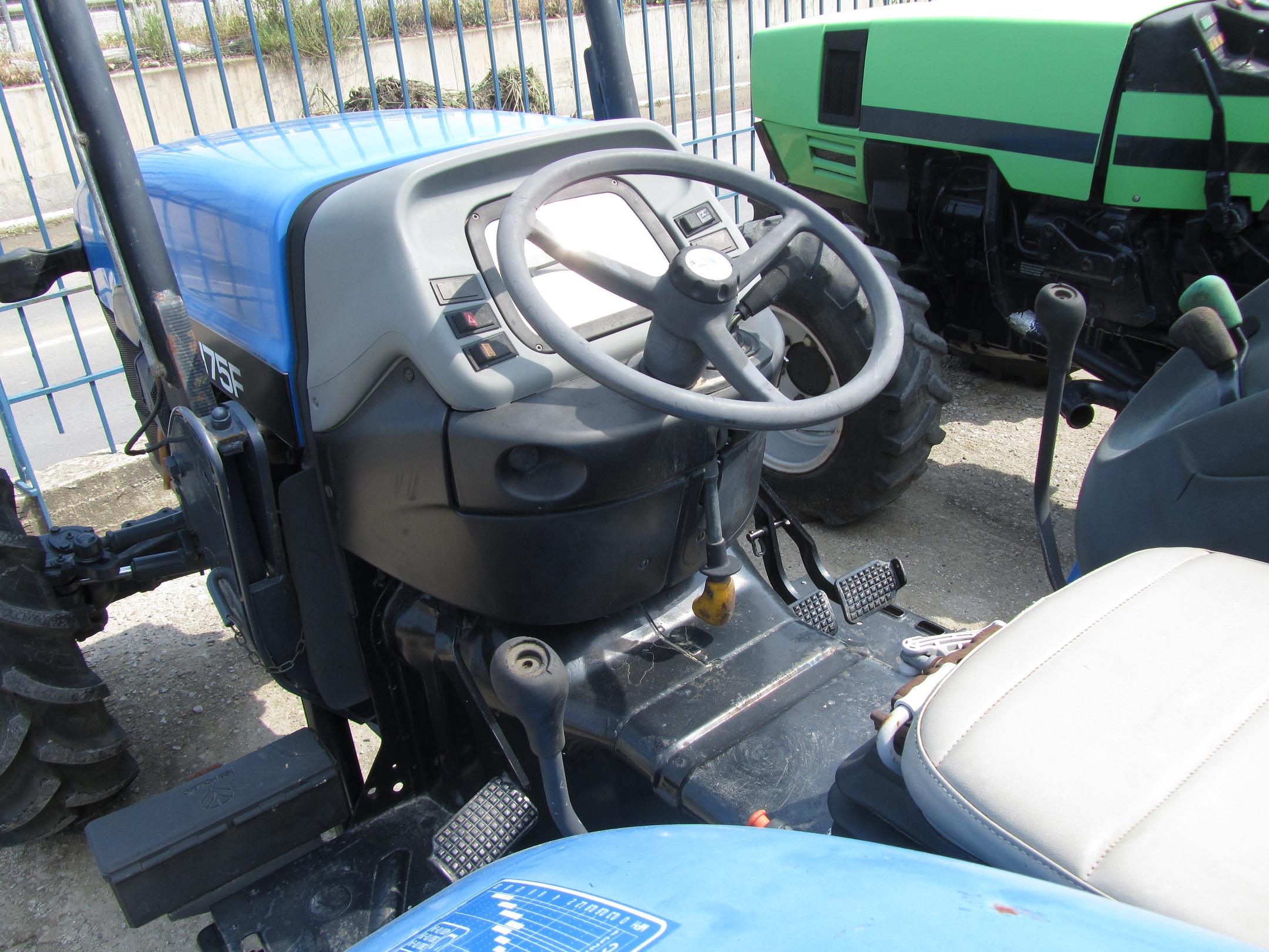 New Holland TN75F - Ανταλλακτικά Τρακτέρ Θεσσαλονίκη | ΓΙΔΑΡΗΣ ΑΕ